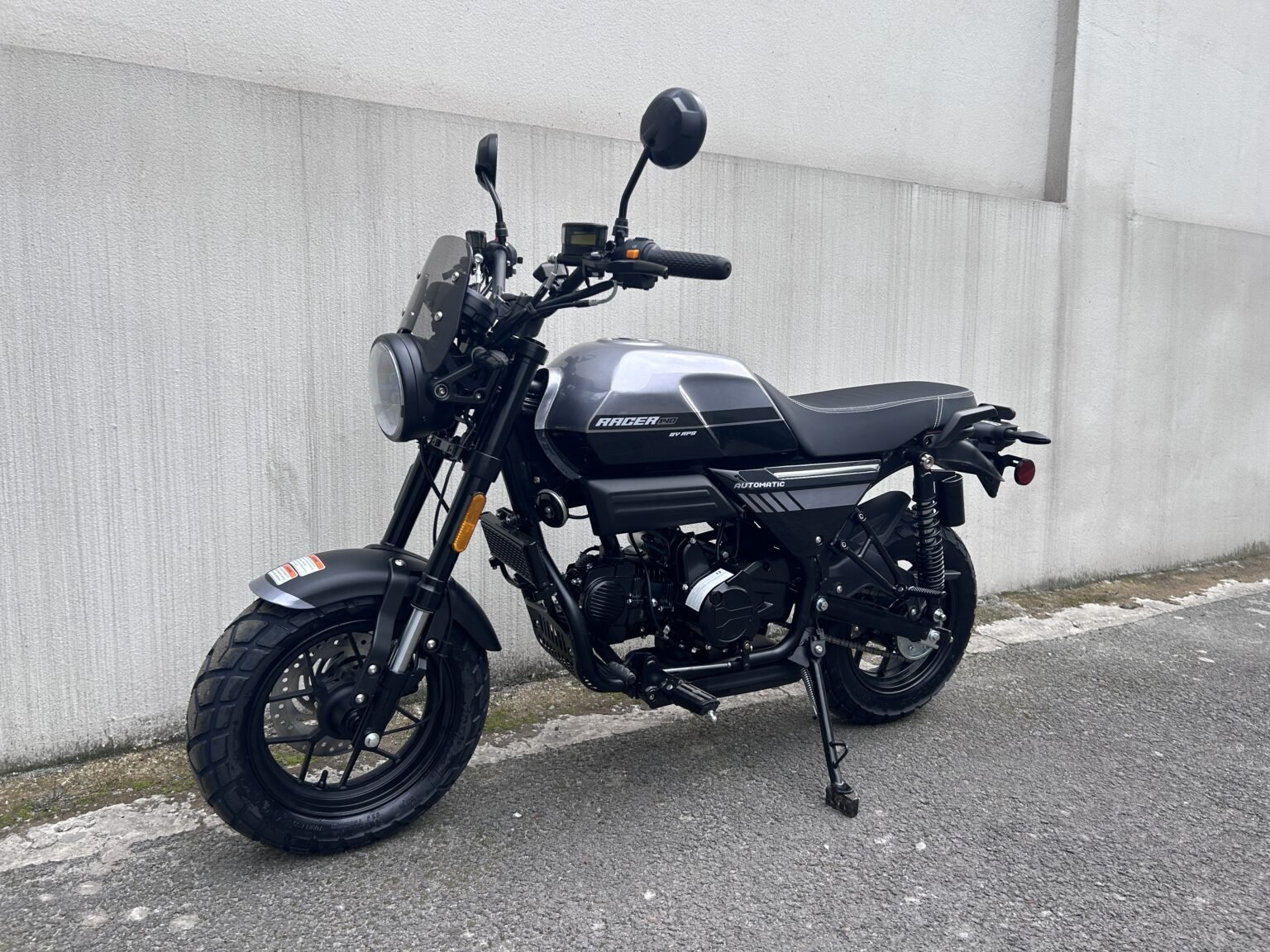 XMT 250 EFI Street Bike - Zong Shen Brand, Single Cyliner